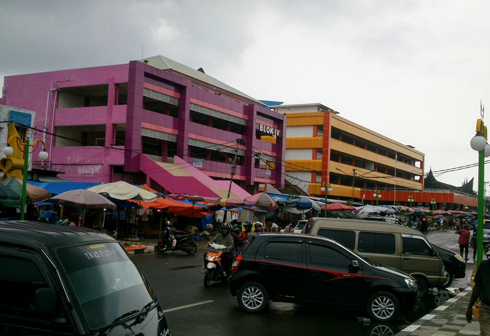 "Pasar Raya Padang" Bangunan Kokoh Aneka Warna Menjadi Daya Pikat ...