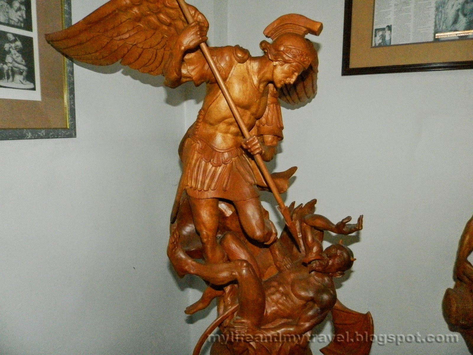 My Life and My Travel: Walking along the wood carvers road