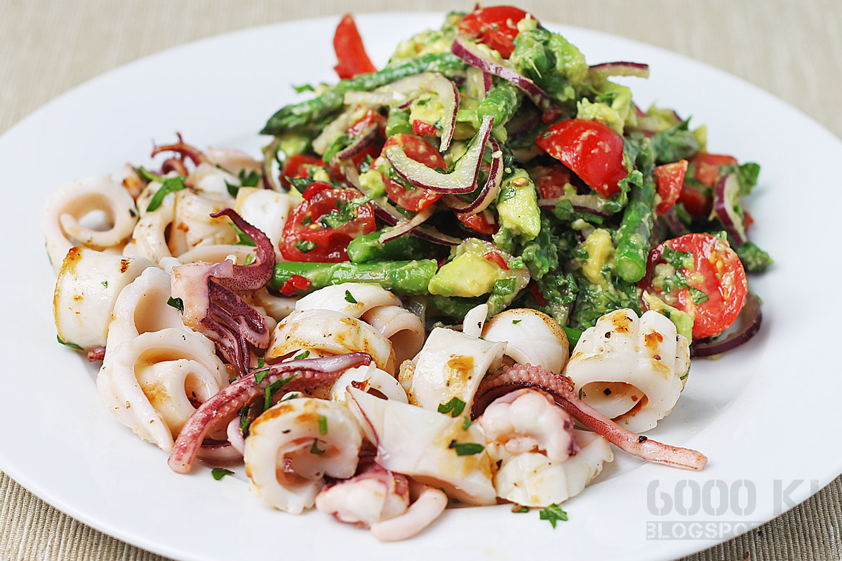 6000: Grilované kalamáry s avokádovým salátem