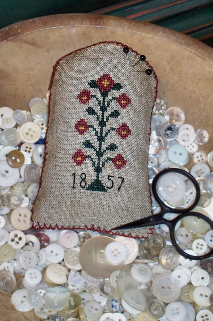 Barefoot Primitives: PIN CUSHIONS