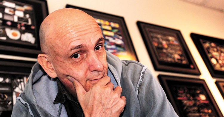 LA MÁQUINA DE SIGNIFICAR DE ROBERTO VALCÁRCEL (ENTREVISTA)