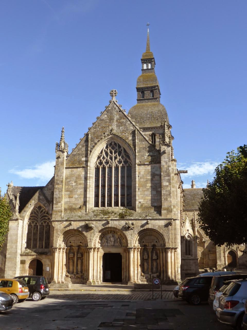 Loire Valley Experiences: Church on Sunday...St Sauveur Basilica,Dinan