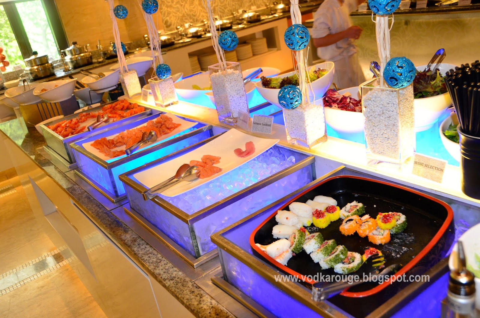VodkaRouge : Lunch Buffet at Window on the Park, Holiday Inn Orchard