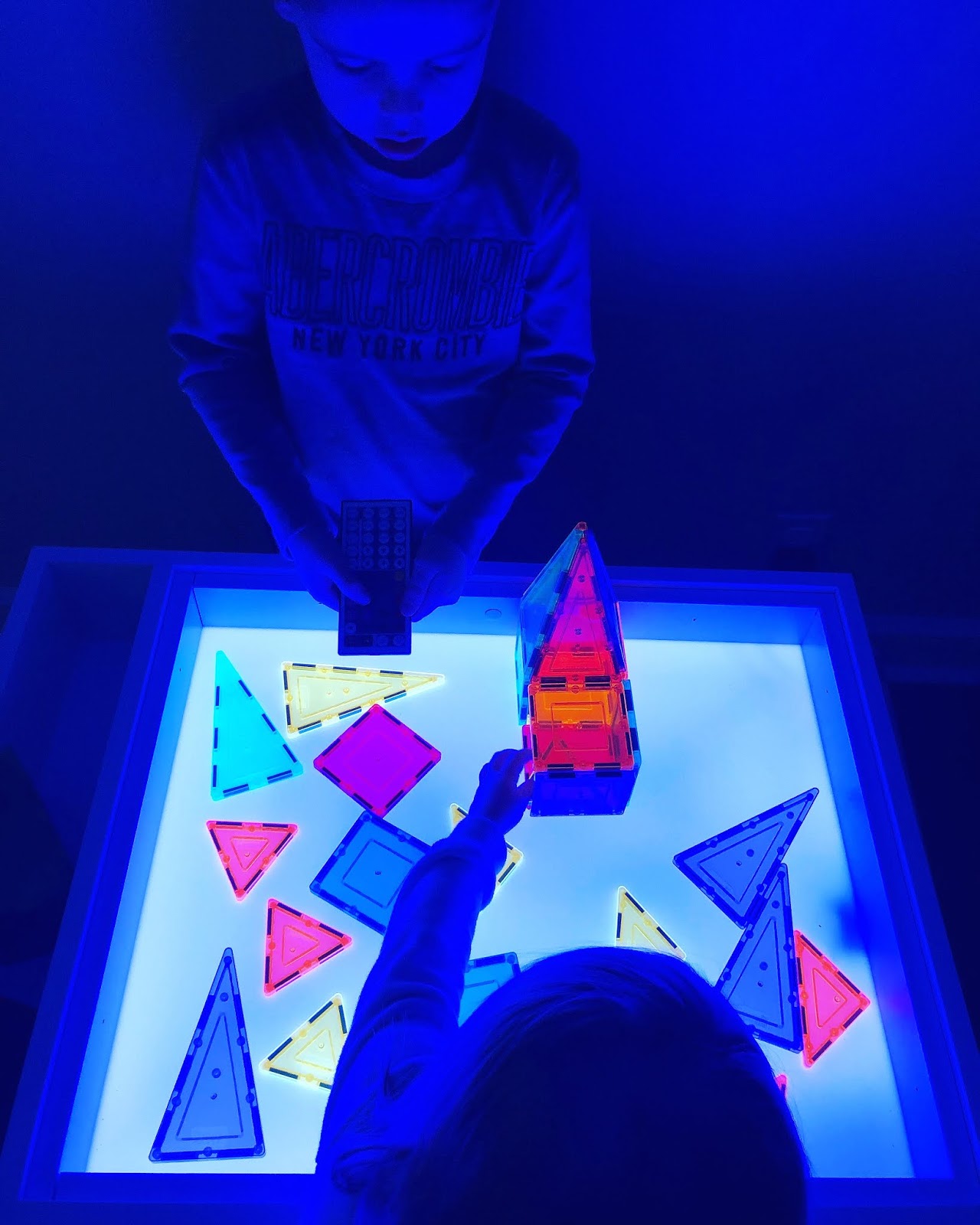 Find the Little Mind: Lights, camera... PLAY! 5 Simple Light Box ...