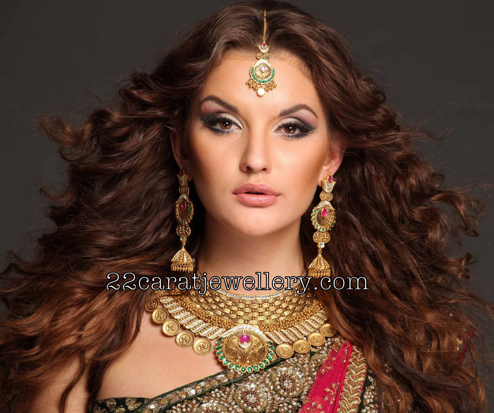 Actress in Gold Bridal Jewellery Ad - Jewellery Designs
