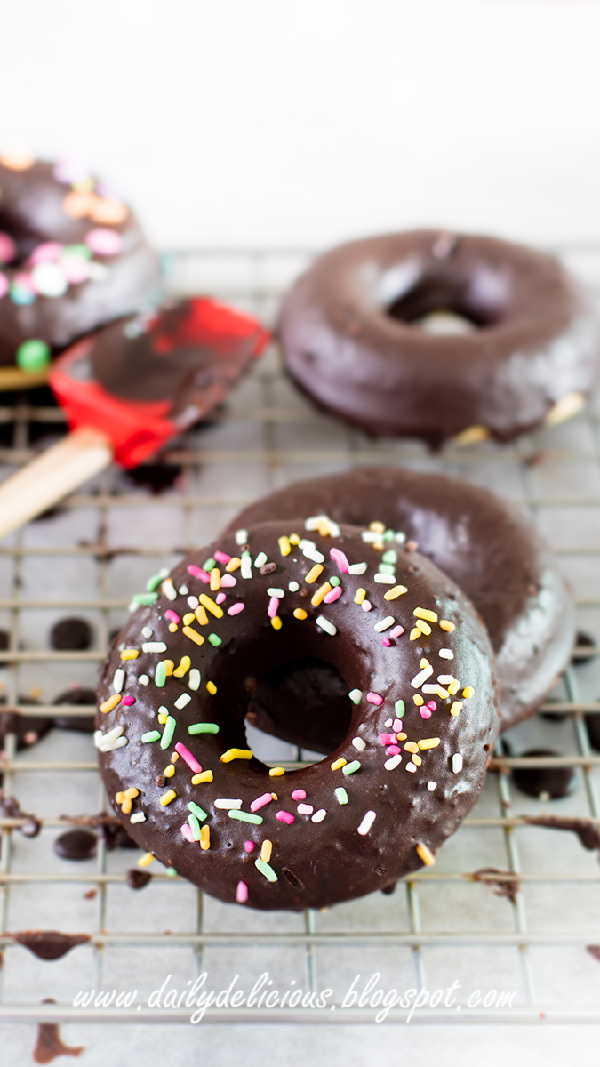 dailydelicious: Baked Doughnut with chocolate glaze