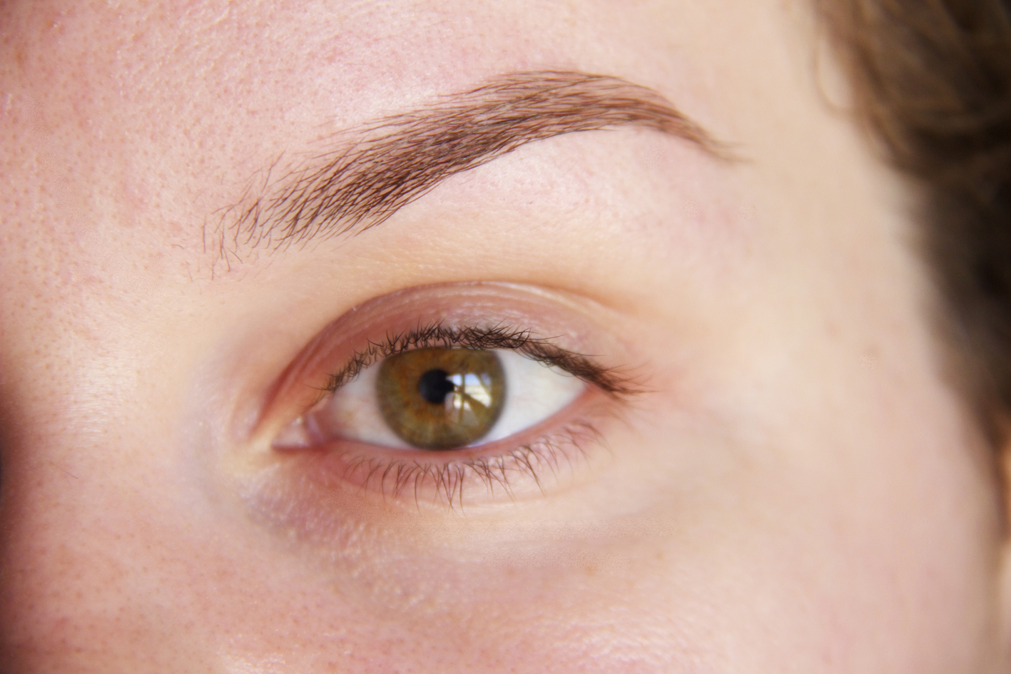 Redlips Makeup: Brow Thickener "Espesador de cejas" de Sephora.