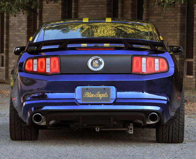 Ford Mustang GT Blue Angels homenageia a Esquadrilha da Fumaça americana