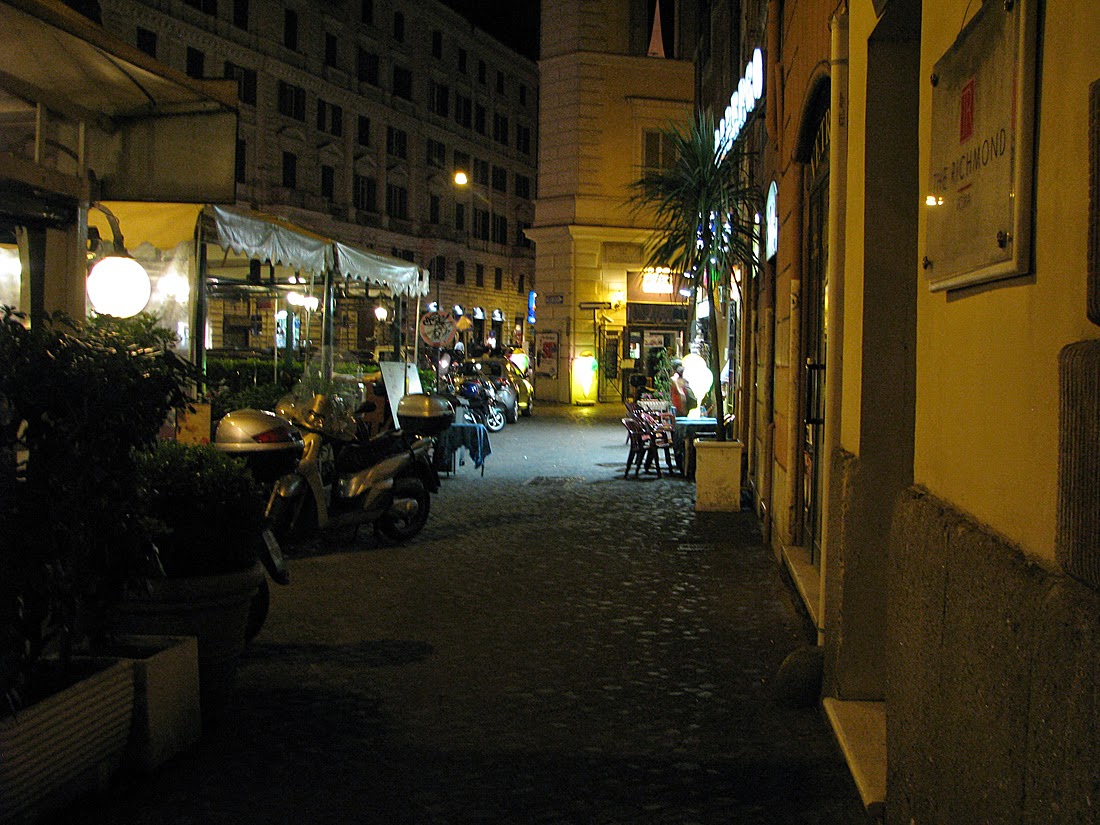 The Bell Curve of Life: Rome: Via Cavour