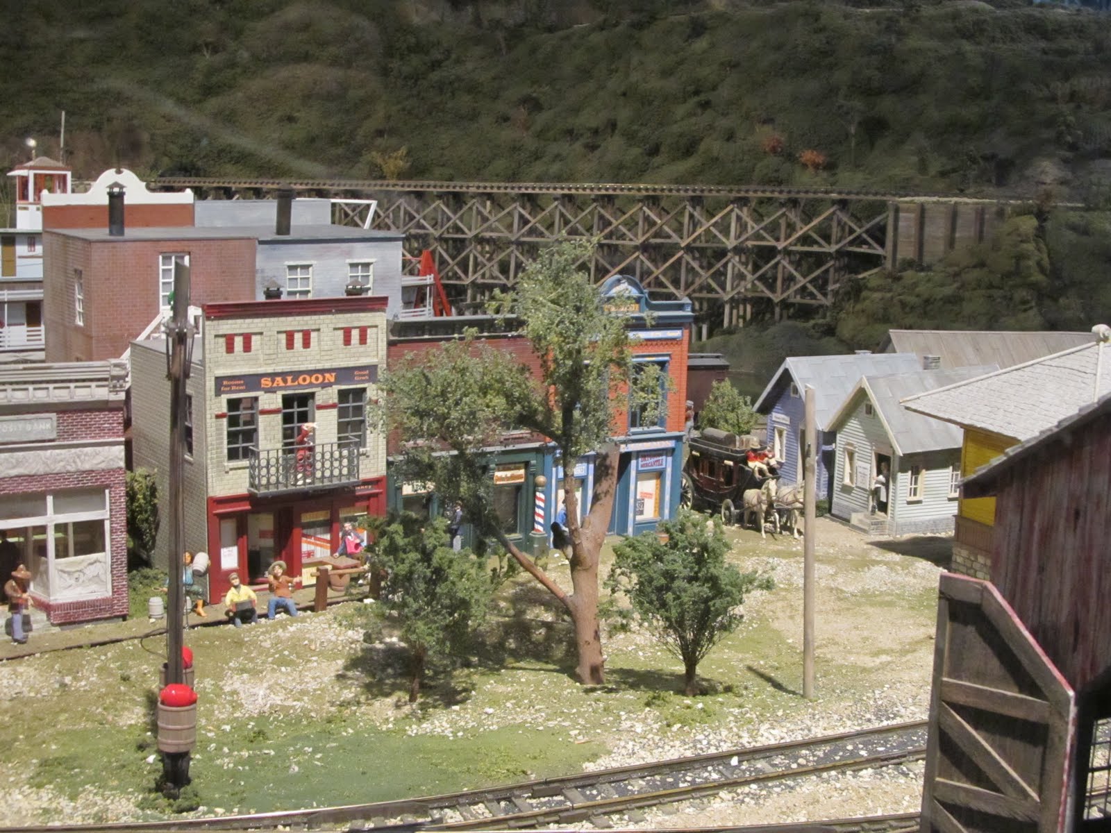 Barnette Family Happenings: World's Largest Indoor Train Display