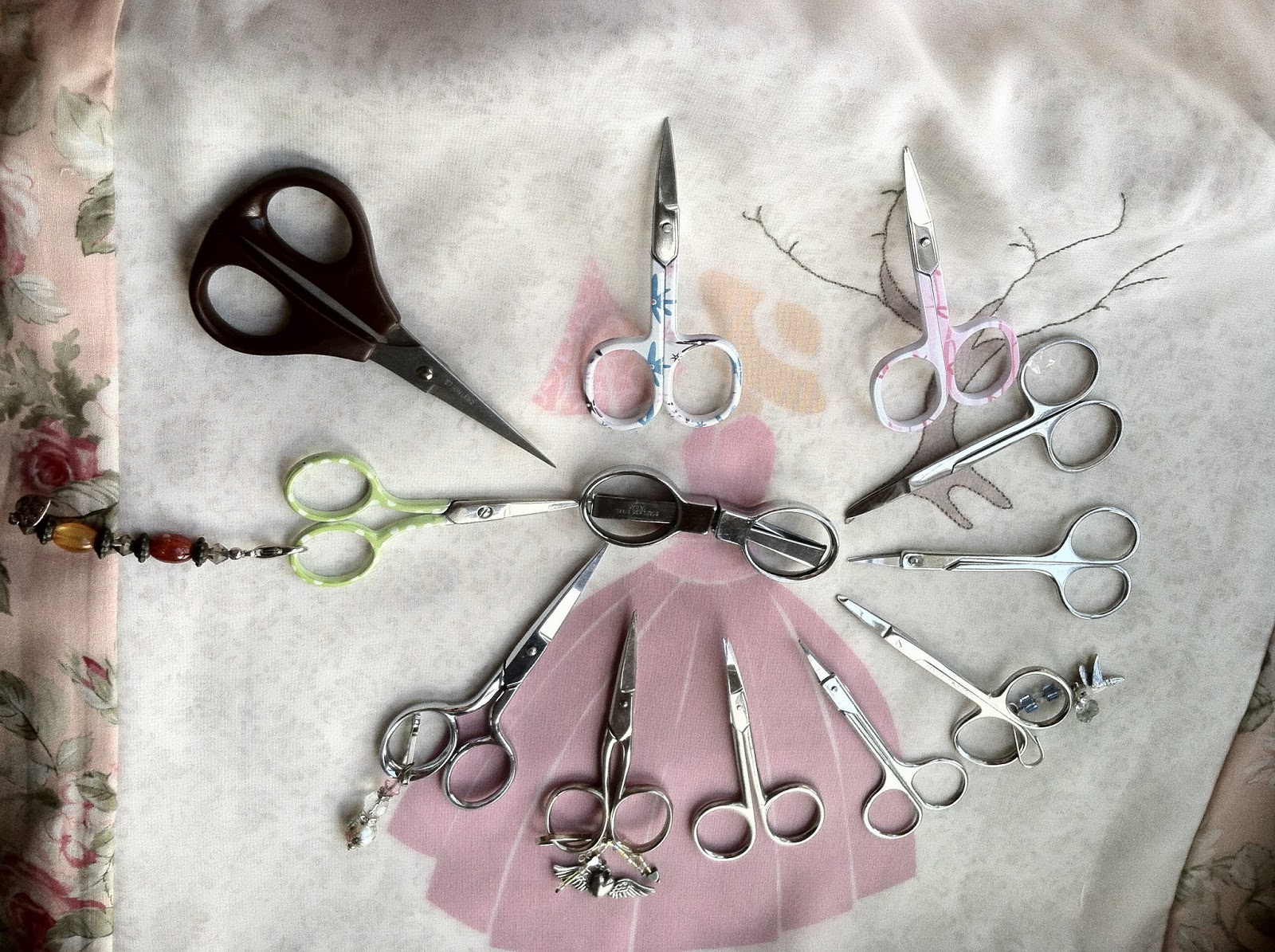 Shawkl Designs: Scissors, scissors, scissors...