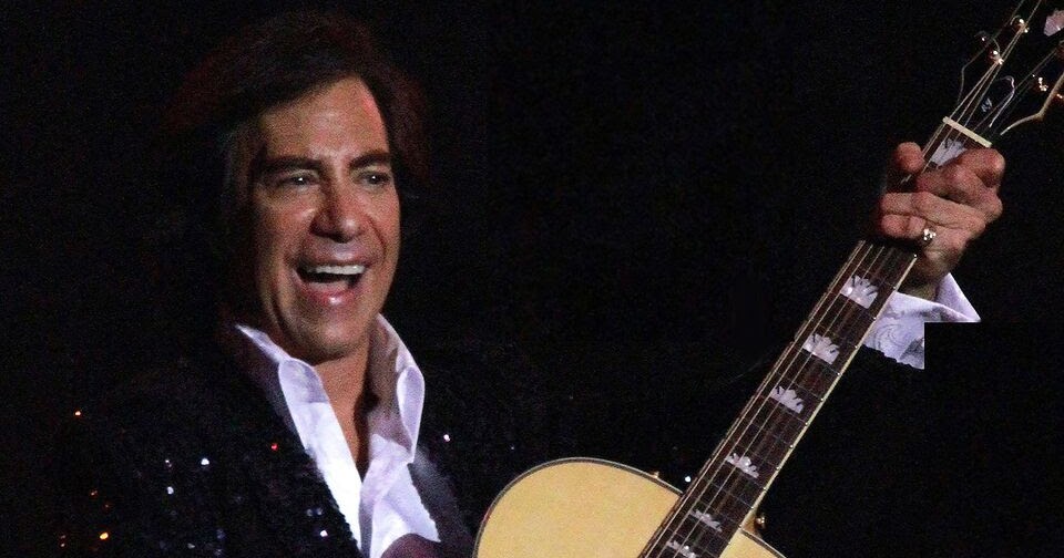 Tribute Artist: Rob as Neil Diamond