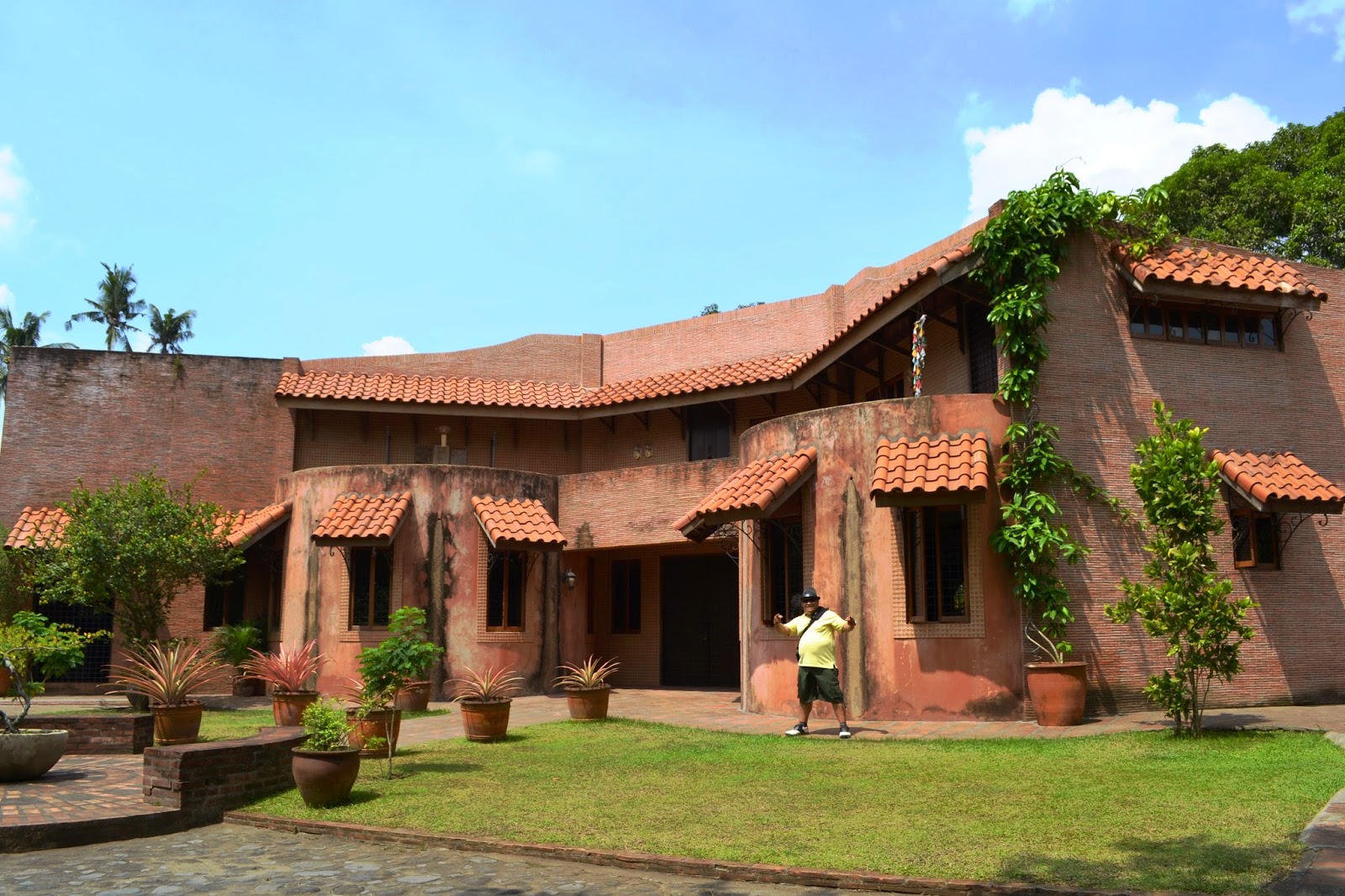 The Dr. & Mrs. Fun & anything under the Sun: UGU BIGYAN POTTERY GARDEN ...