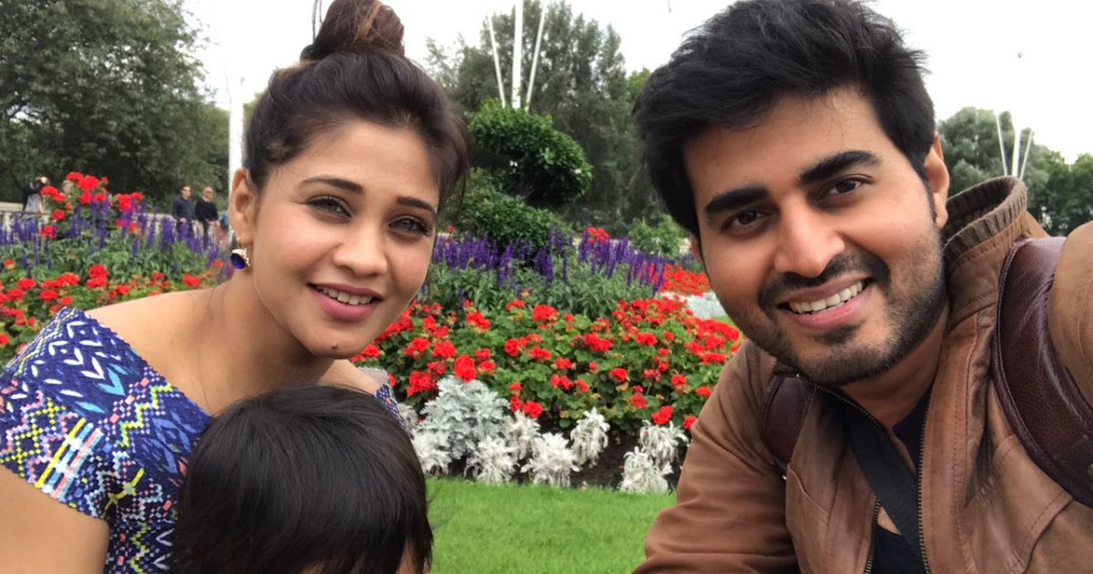 Amrapali Gupta Enjoying With Husband Yash Sinha on Location of London