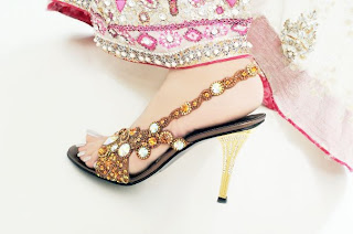 stylish fashion sandals and high heals for girls :Display pics | Awesome dp