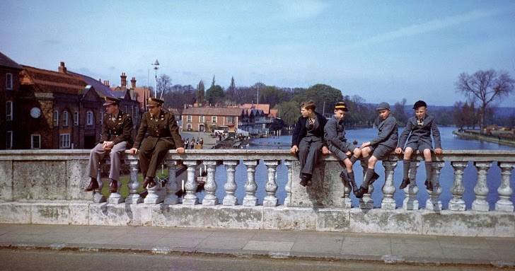 Rare and Stunning Color Photographs of Before and After the D-Day, 1944 ...