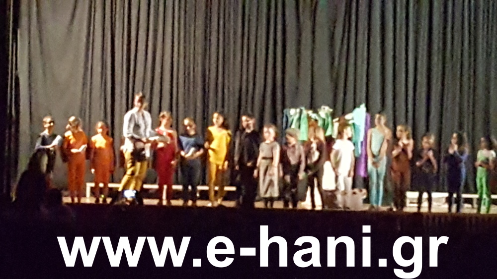 e-hani: Καθήλωσε μικρούς και μεγάλους το ΜΑΓΙΚΟ ΔΕΝΔΡΟ στα ΑΣΠΡΑ ΣΠΙΤΙΑ ...