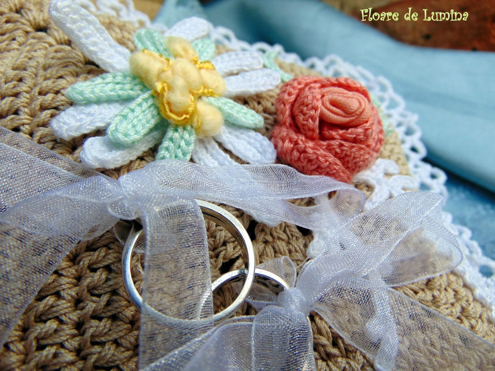 Floare de Lumina: Perinita crosetata manual , suport pentru verighete ...