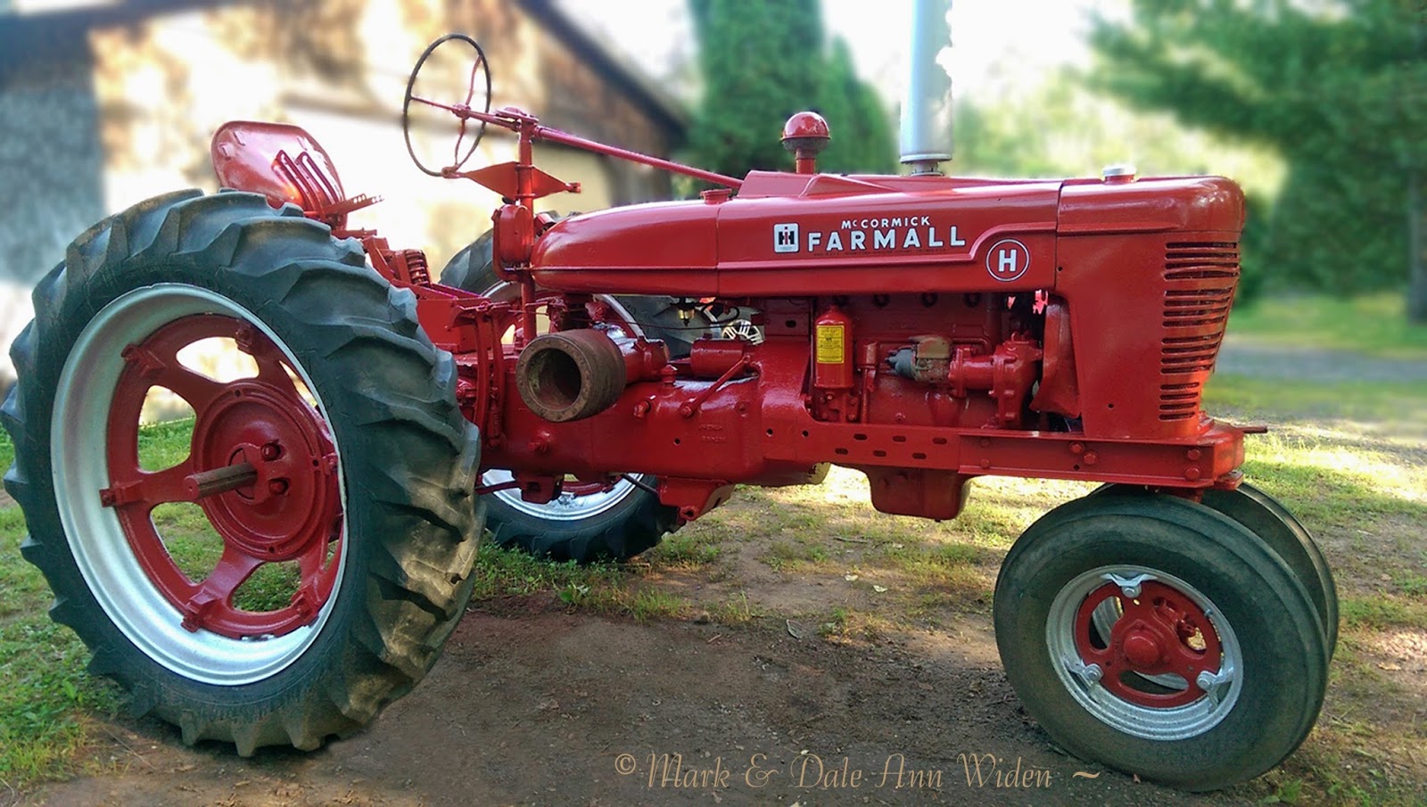 Chronicles of Whimsy: This Farmall Heads to the Tractor Show