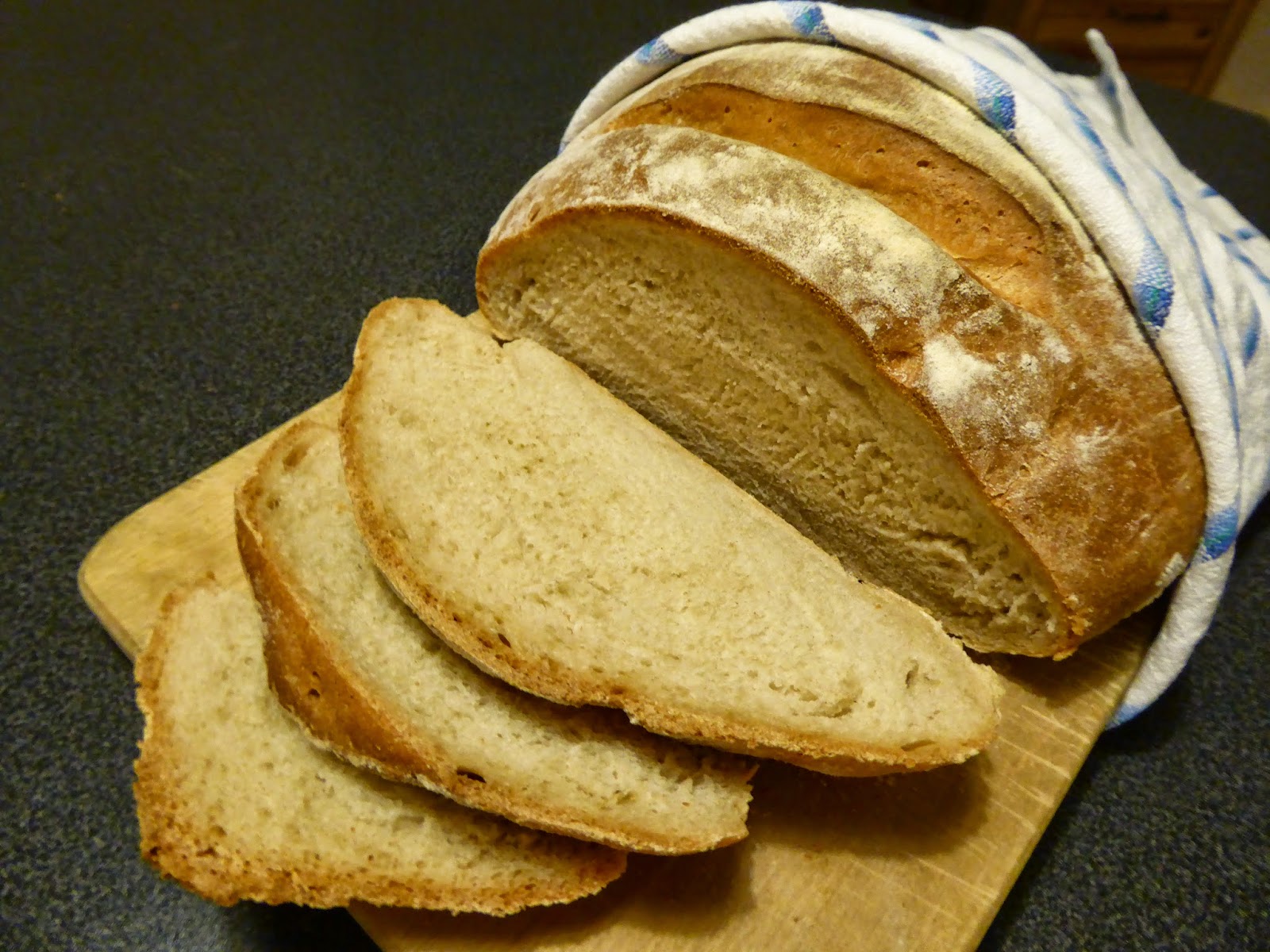 Min Lilla Kokvrå: Enkelt, knådfritt, hembakat matbröd