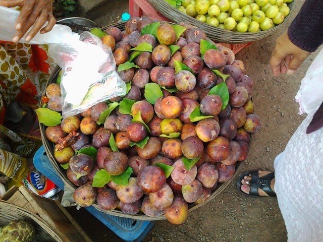 Planet Food India: Fruits and fruit vendors at Alandi, Pune District ...