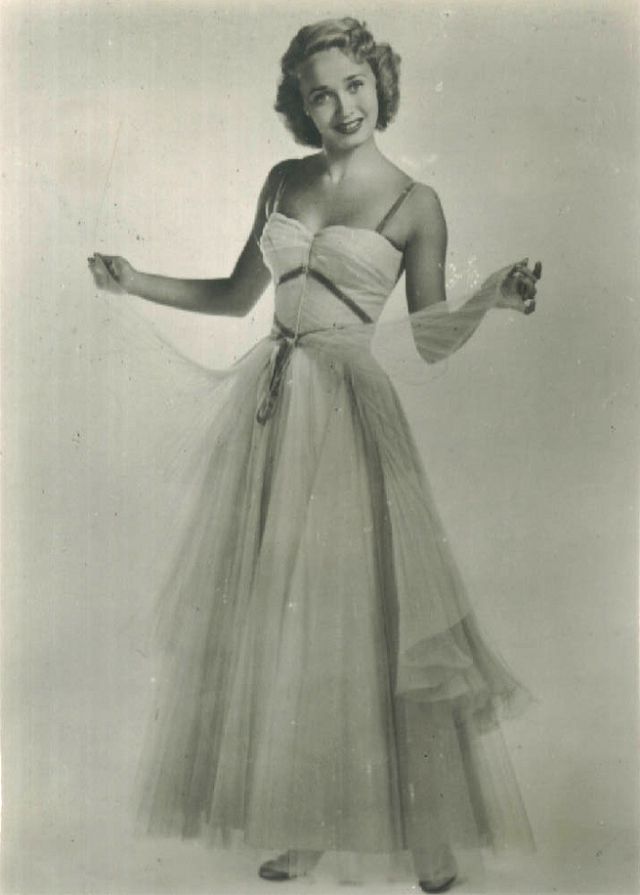 Beautiful Photos of Jane Powell in the 1940s ~ Vintage Everyday