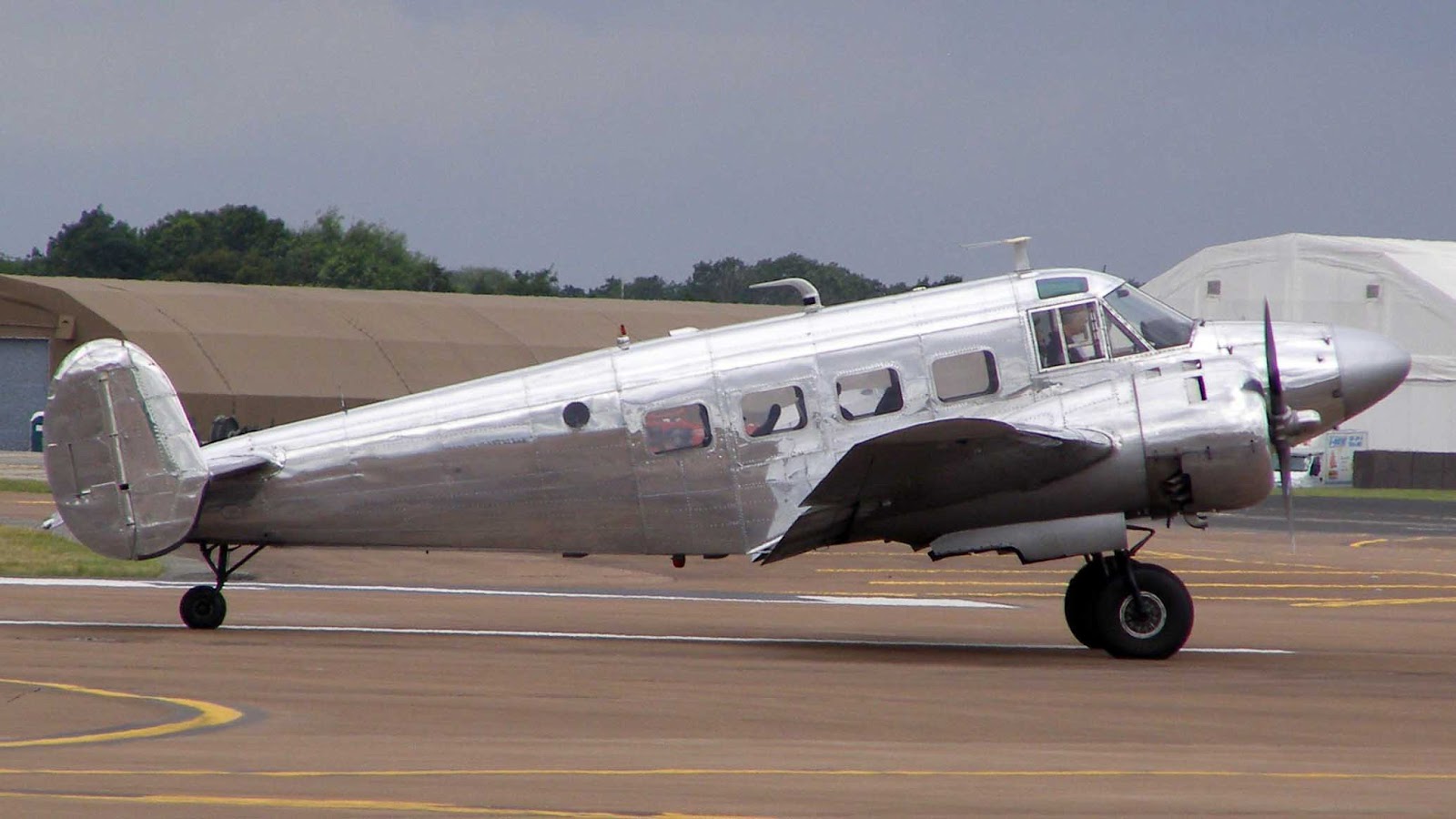 nhungdoicanh: Beechcraft 18 Twin Beech