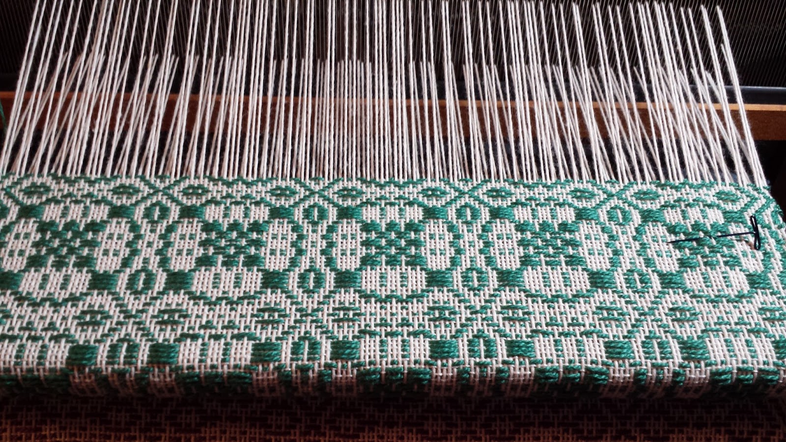 KB Knits & Crafts: Whig Rose Miniature Overshot Table Runner