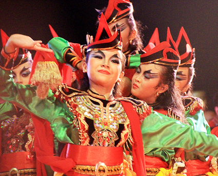 Sejarah Keunikan Gerakan Tari-Tarian Tradisional Daerah Jawa Timur ...