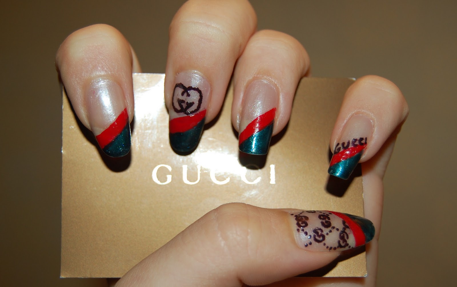 in the jungle of fashion: Nail Art #2 "Gucci Love"