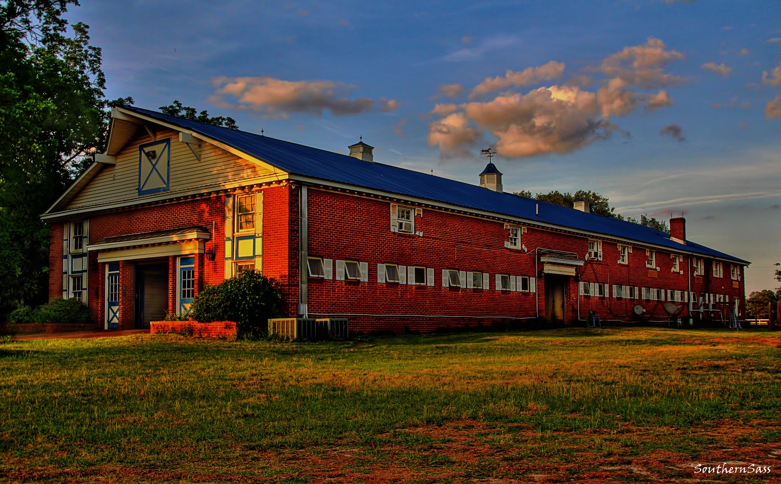 Its a Southern Thing: Brick Horse Barn in HDR