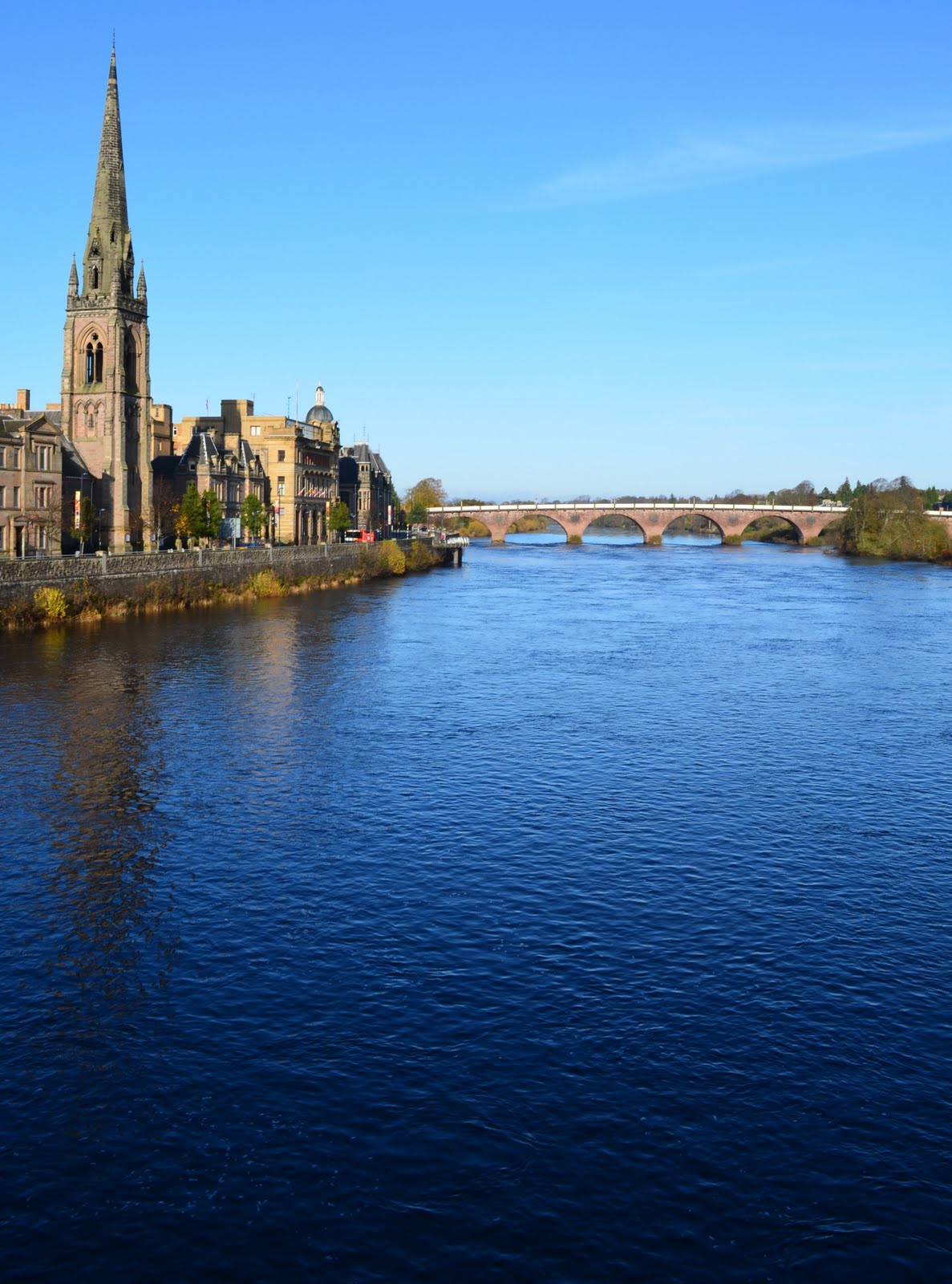 Tour Scotland: Tour Scotland Autumn Video Photographs River Tay Perth ...