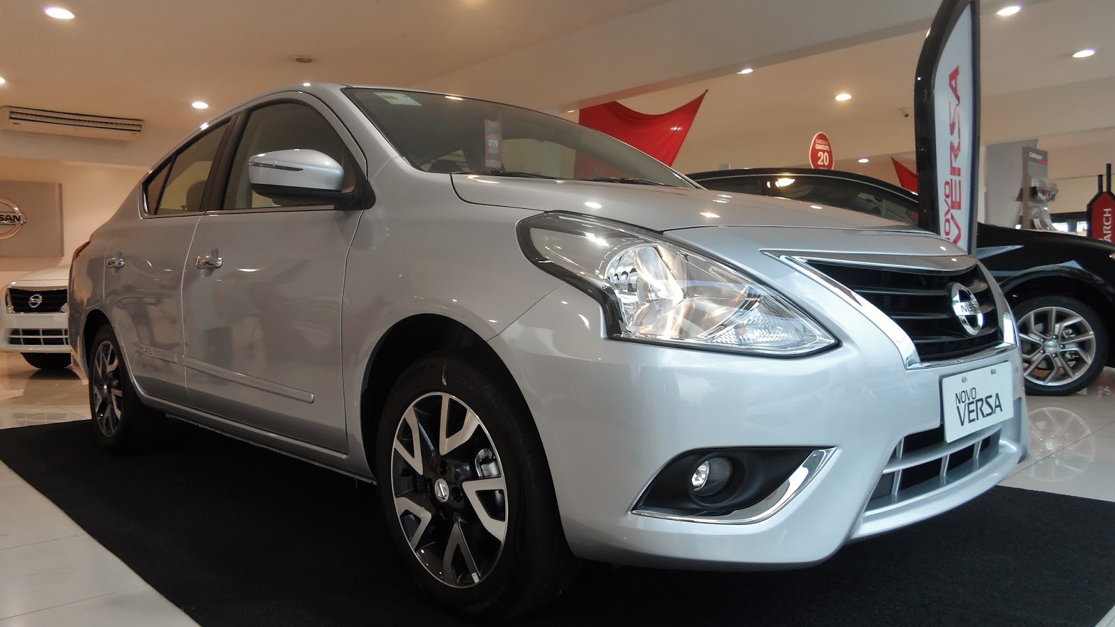 Os detalhes do Nissan Versa Unique com Pack Plus