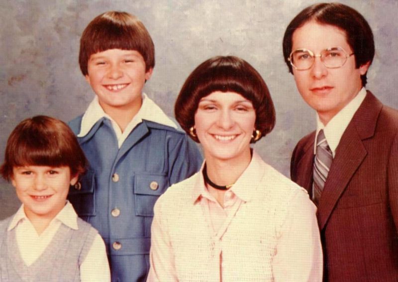 46 Intimate Pictures That Recall Family Portraits in the 1970s ...