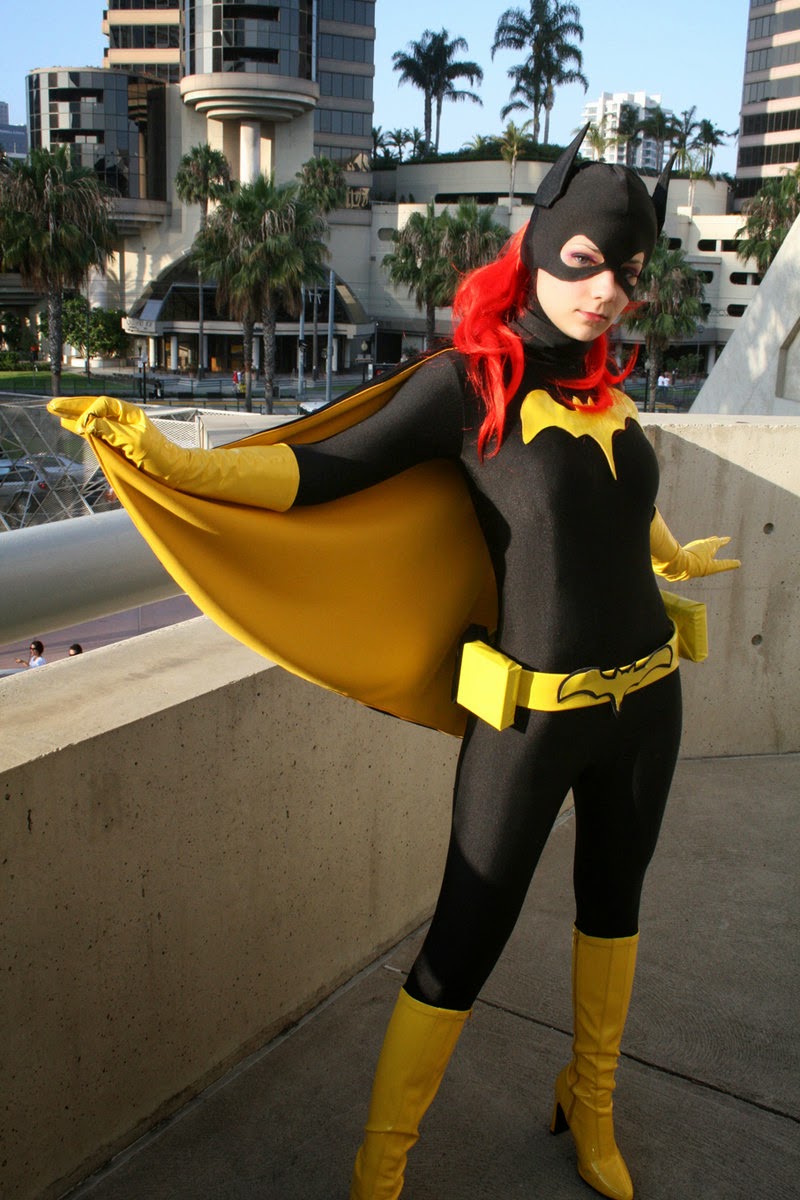 Classic Looking Black and Yellow Bat Girl Cosplays - Creative Cosplay ...