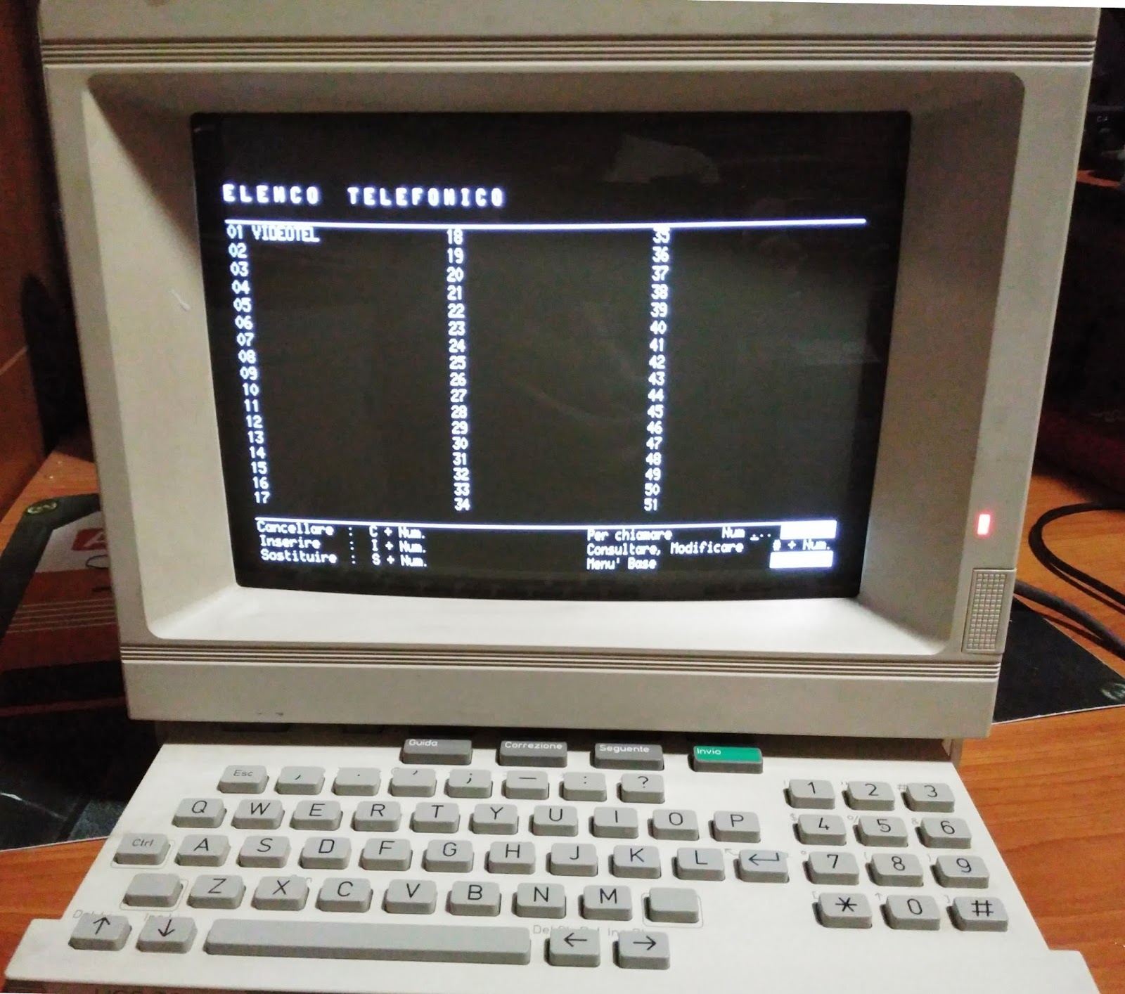 Retro Ordenadores Orty: Terminal Philips HCS 80/08 (Videotel)