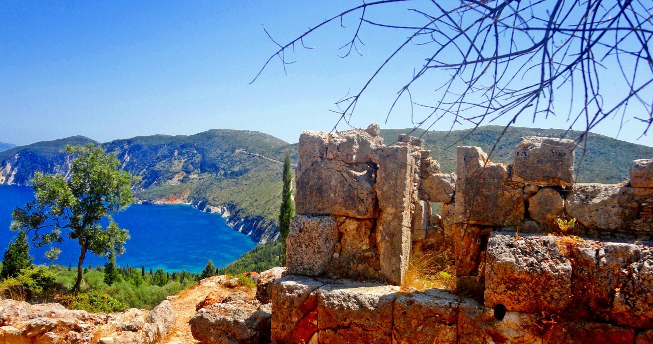 ΙΘΑΚΗ- ΣΤΟ ΠΑΛΑΤΙ ΤΟΥ ΟΔΥΣΣΕΑ ... ΕΥΧΗΝ ΟΔΥΣΣΕΙ