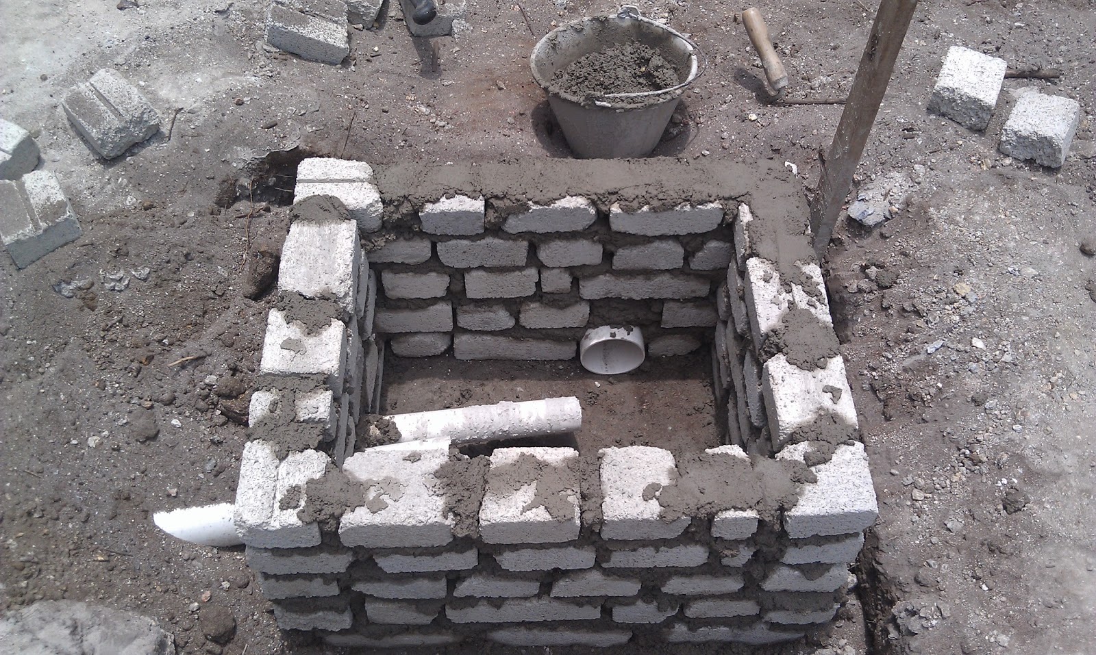 Kerja Membina Mainhole, Saluran Paip dan Tangki Septik ~ Membina Rumah ...