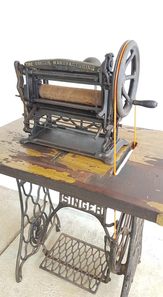 Hiasantempoedoloe&...: Vintage Singer Pleating Machine Ca.1920