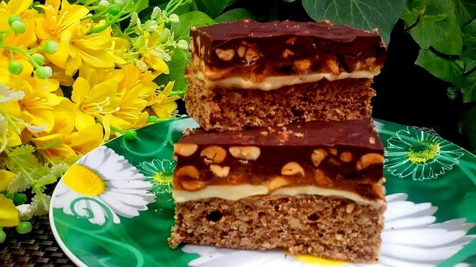 ELA'S KITCHEN: PRAJITURA SNICKERS EXTRA