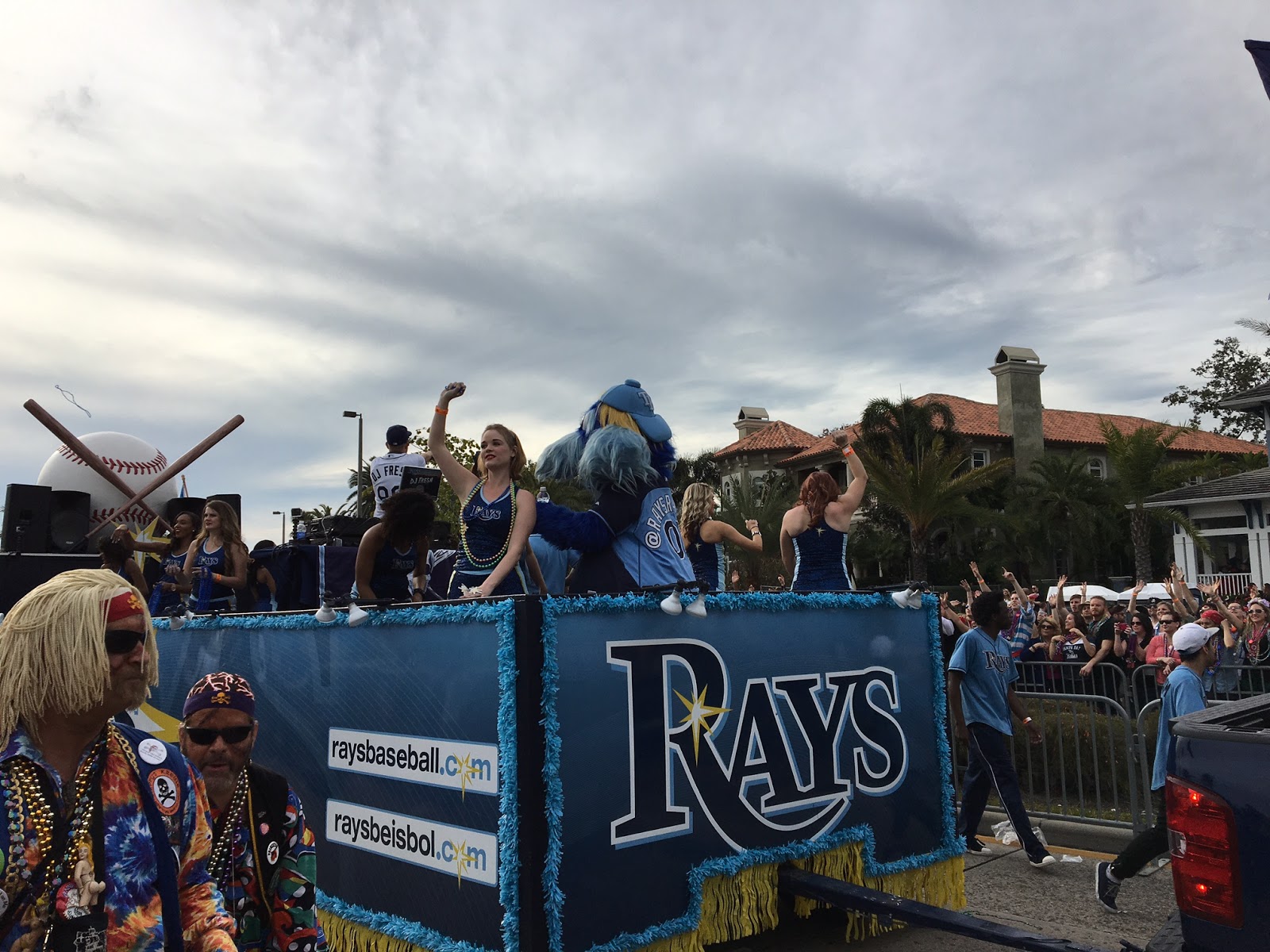 Seminole Hard Rock Gasparilla Parade 2017 | I Run For Wine