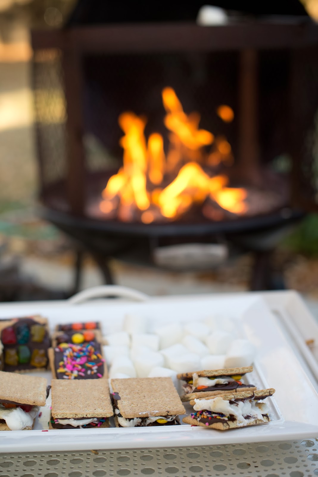 Domestic Fashionista: Backyard Pre-Chocolated Smores