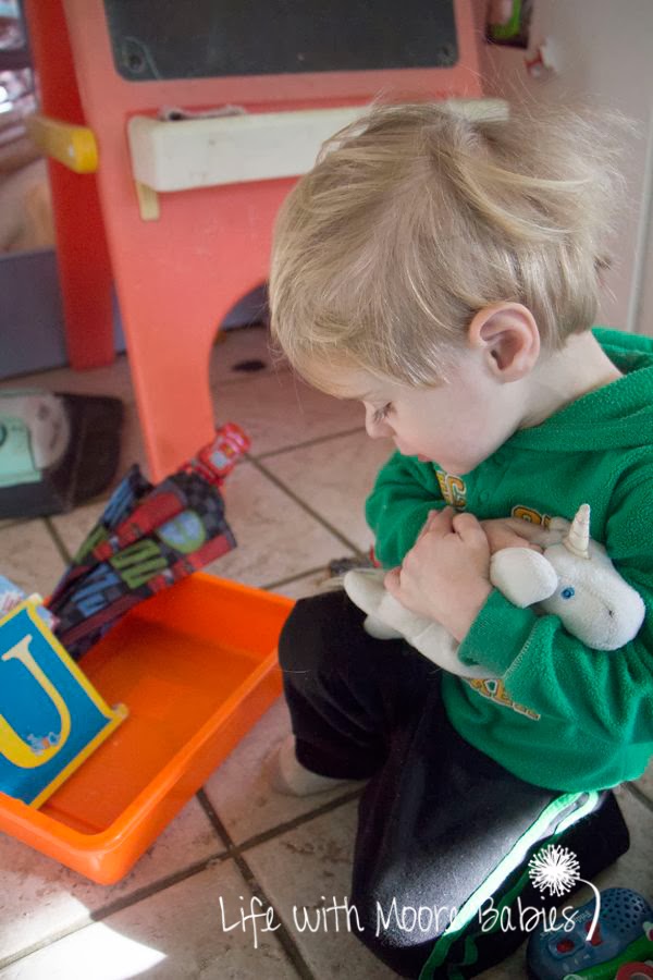 How to Make a Letter U Sensory Bin - Life with Moore Babies