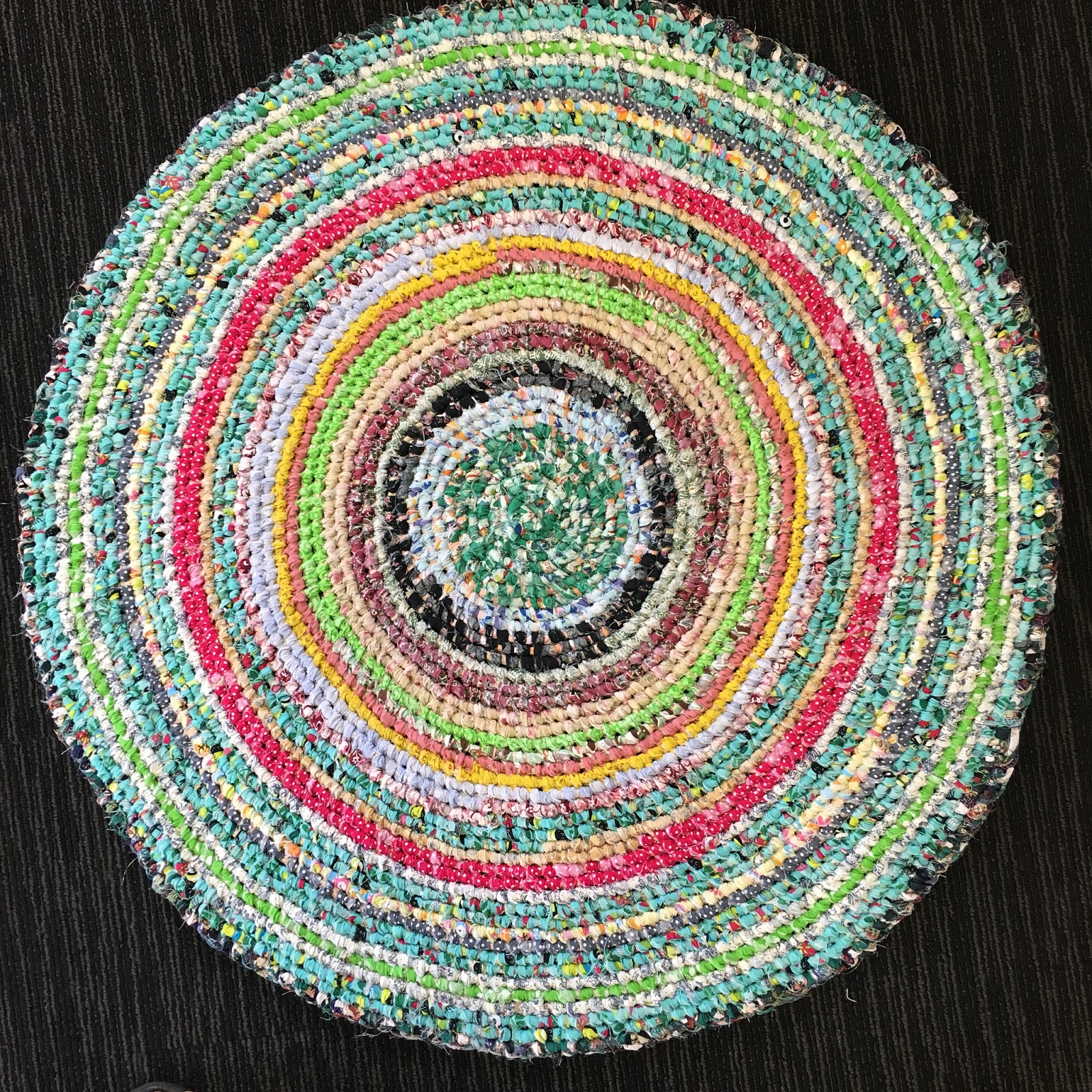 The Hunters Hill Quilters: Rag Rug Tutorial