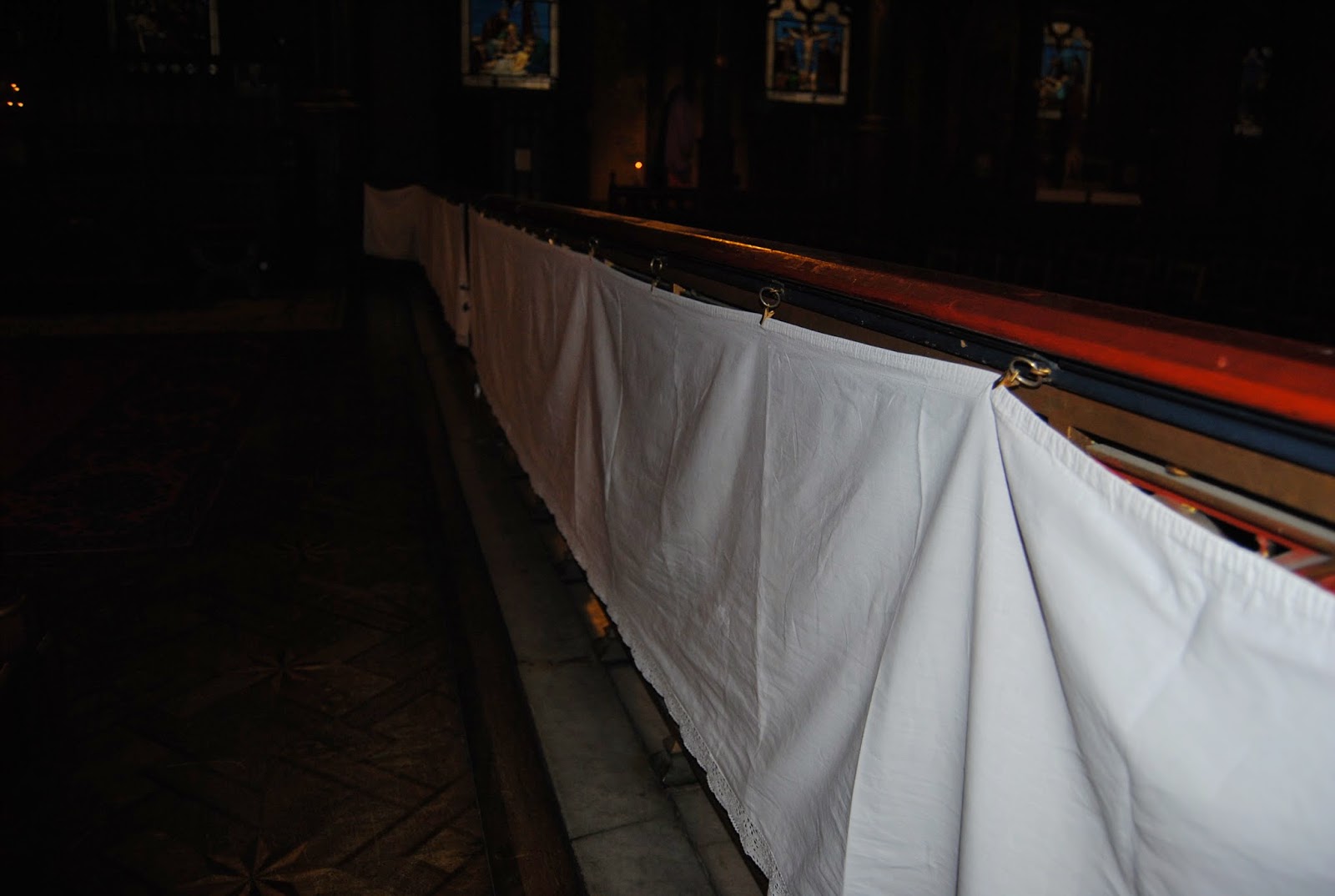 Orbis Catholicus Secundus: Communion Rail: With Kneeling Pad and Cloth