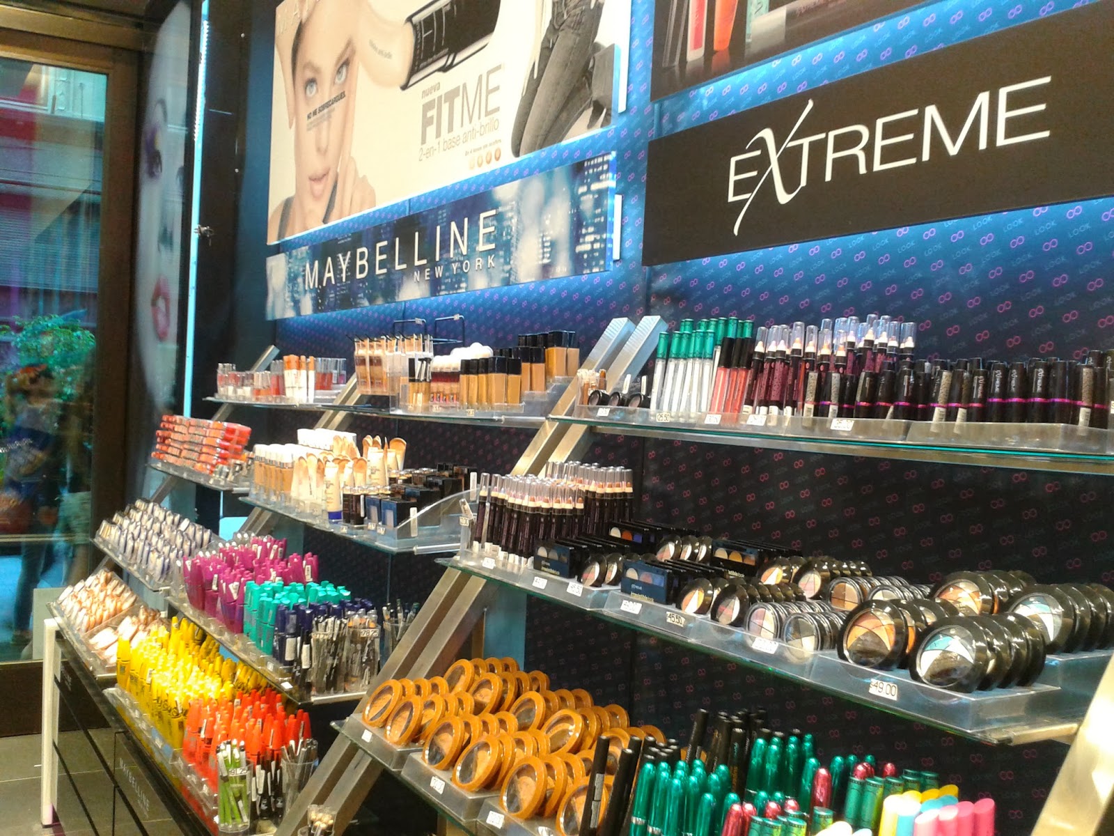 our beauty bag ::: De paseo por Farmacity Look!