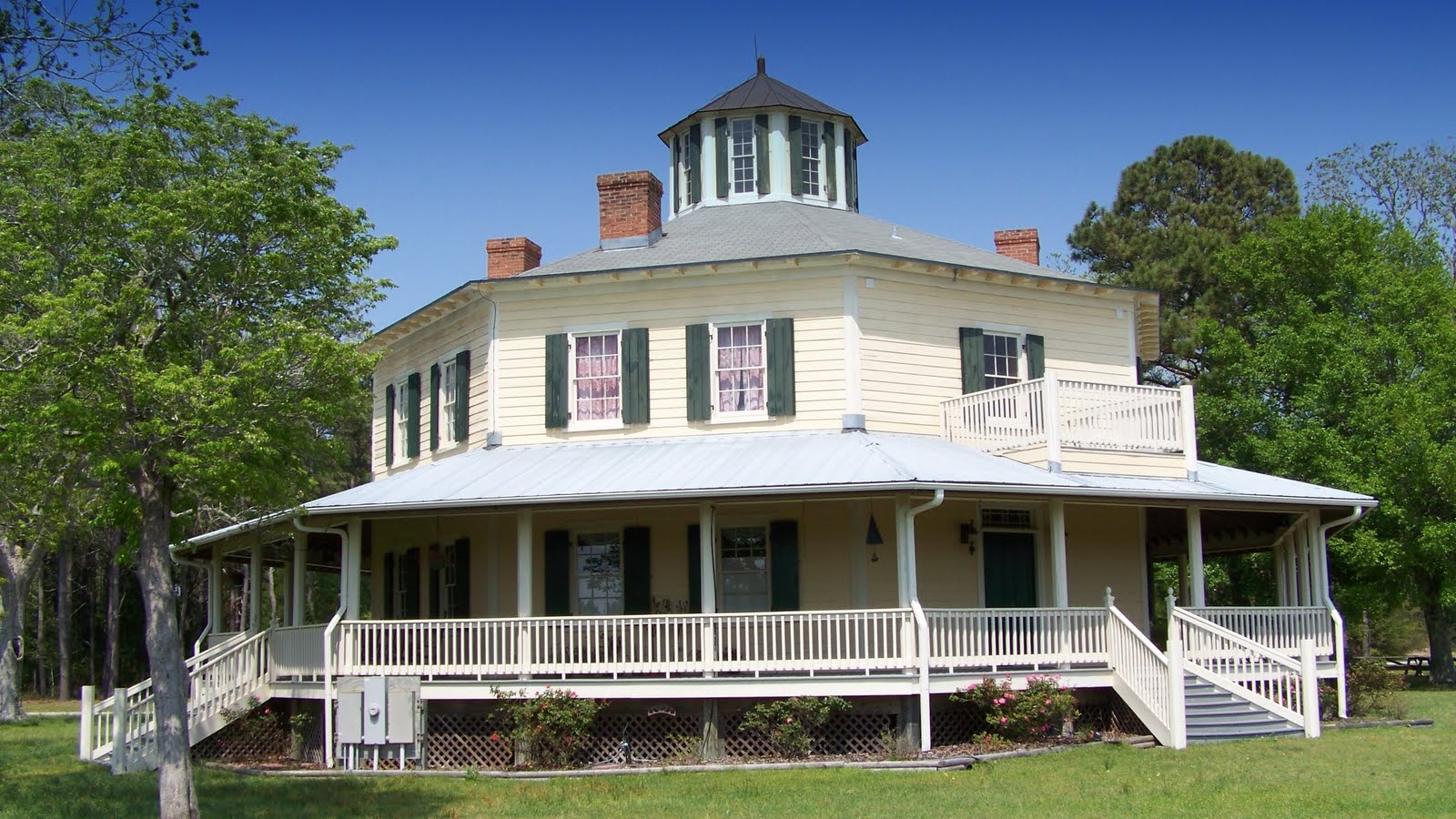 The Octagon House: The Octagon House: Present and Future!