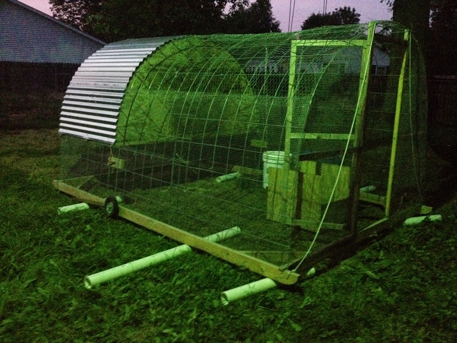 little country house: DIY Chicken Tractor