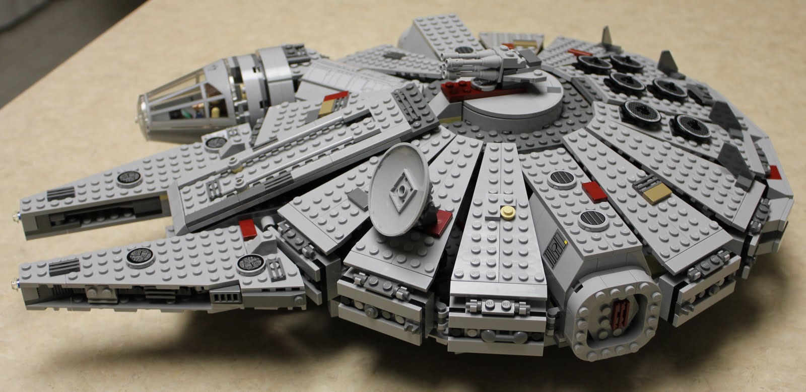 Sons of Twilight: Lego Star Wars Millennium Falcon