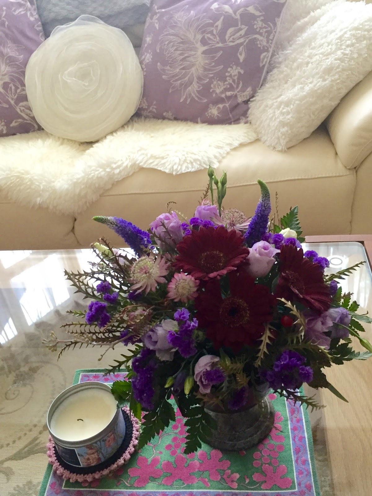 Oval shape table arrangement